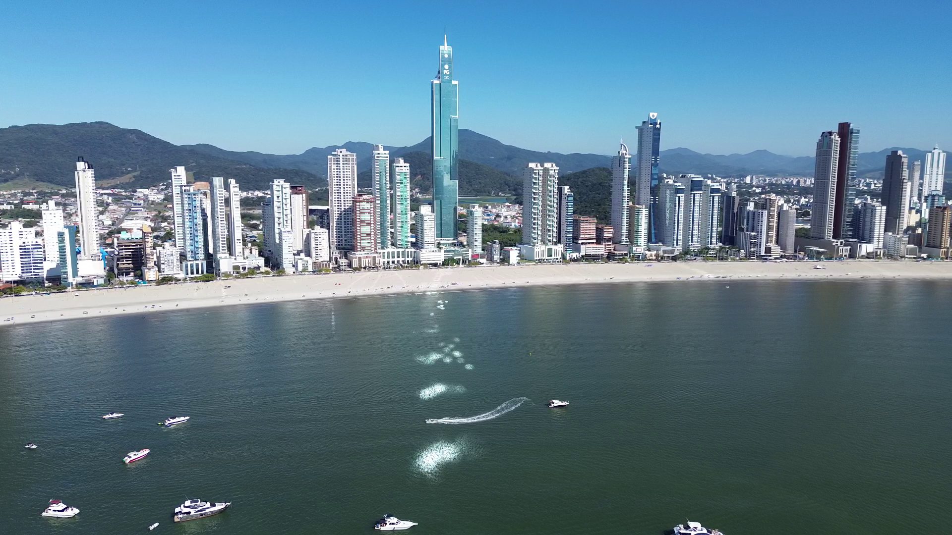 One Tower - Empreendimento Frente Mar em Balneário Camboriú